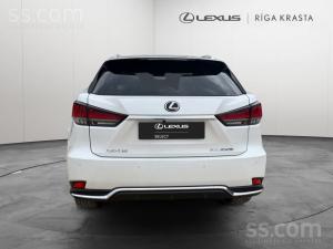 White Lexus RX 2022 in Riga, with an engine capacity of 3.50 L and mileage of 44 thousand km for 43700 €, photo 5 on AUTOMOTO.COM.LV