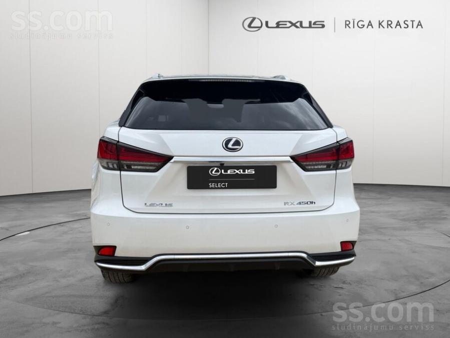 White Lexus RX 2022 in Riga, with an engine capacity of 3.50 L and mileage of 44 thousand km for 43700 €, photo 5 on AUTOMOTO.COM.LV