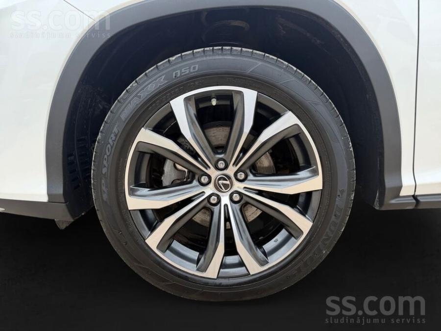 White Lexus RX 2022 in Riga, with an engine capacity of 3.50 L and mileage of 44 thousand km for 43700 €, photo 26 on AUTOMOTO.COM.LV