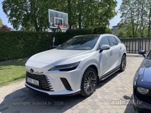 Белый Лексус РХ 2023 в Таллин, объемом двигателя 2.50 л и пробегом 55 тыс. км за 72000 €, фото 1 на AUTOMOTO.COM.LV