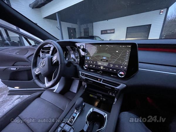Белый Лексус РХ 2023 в Таллин, объемом двигателя 2.50 л и пробегом 55 тыс. км за 72000 €, фото 7 на AUTOMOTO.COM.LV