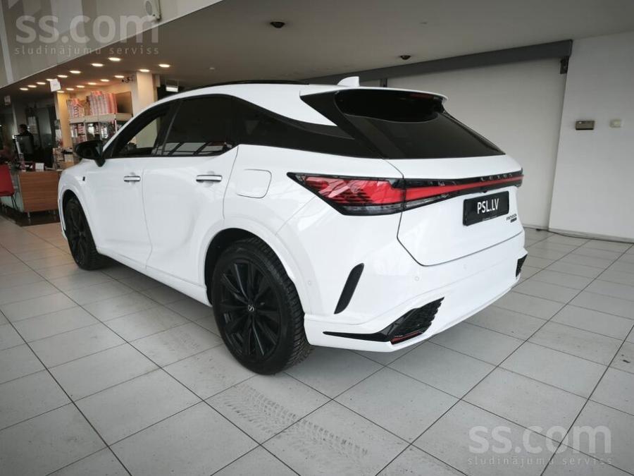 Balts Lexus RX 2023 Rīga, ar dzinēja tilpumu 2.40 L un nobraukumu 18 tūkst. km par 65900 €, foto 5 vietnē AUTOMOTO.COM.LV