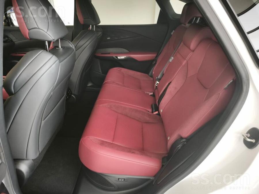 Balts Lexus RX 2023 Rīga, ar dzinēja tilpumu 2.40 L un nobraukumu 18 tūkst. km par 65900 €, foto 12 vietnē AUTOMOTO.COM.LV