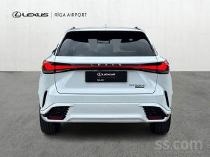 Balts Lexus RX 2023 Rīga, ar dzinēja tilpumu 2.40 L un nobraukumu 68 tūkst. km par 68300 €, foto 5 vietnē AUTOMOTO.COM.LV