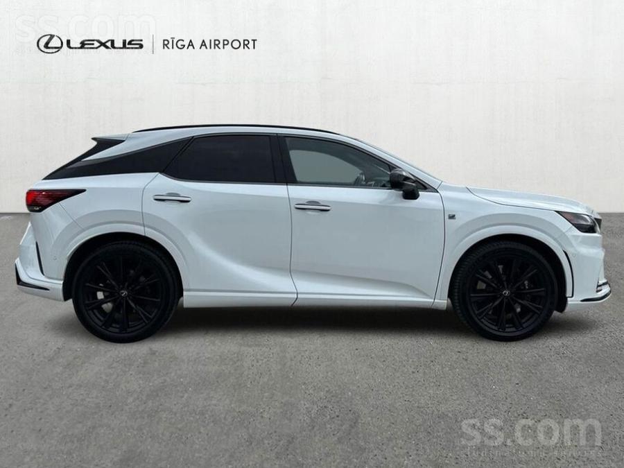 Balts Lexus RX 2023 Rīga, ar dzinēja tilpumu 2.40 L un nobraukumu 68 tūkst. km par 68300 €, foto 17 vietnē AUTOMOTO.COM.LV