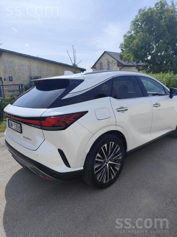 Balts Lexus RX 2023 Jūrmala, ar dzinēja tilpumu 2.40 L un nobraukumu 31 tūkst. km par 62800 €, foto 4 vietnē AUTOMOTO.COM.LV