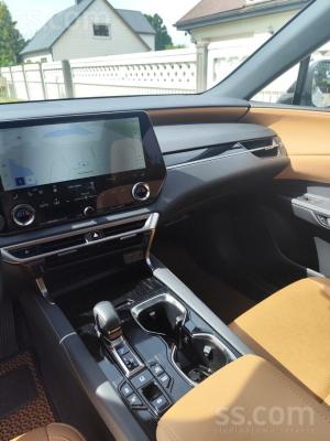 White Lexus RX 2023 in Jurmala, with an engine capacity of 2.40 L and mileage of 31 thousand km for 62800 €, photo 9 on AUTOMOTO.COM.LV