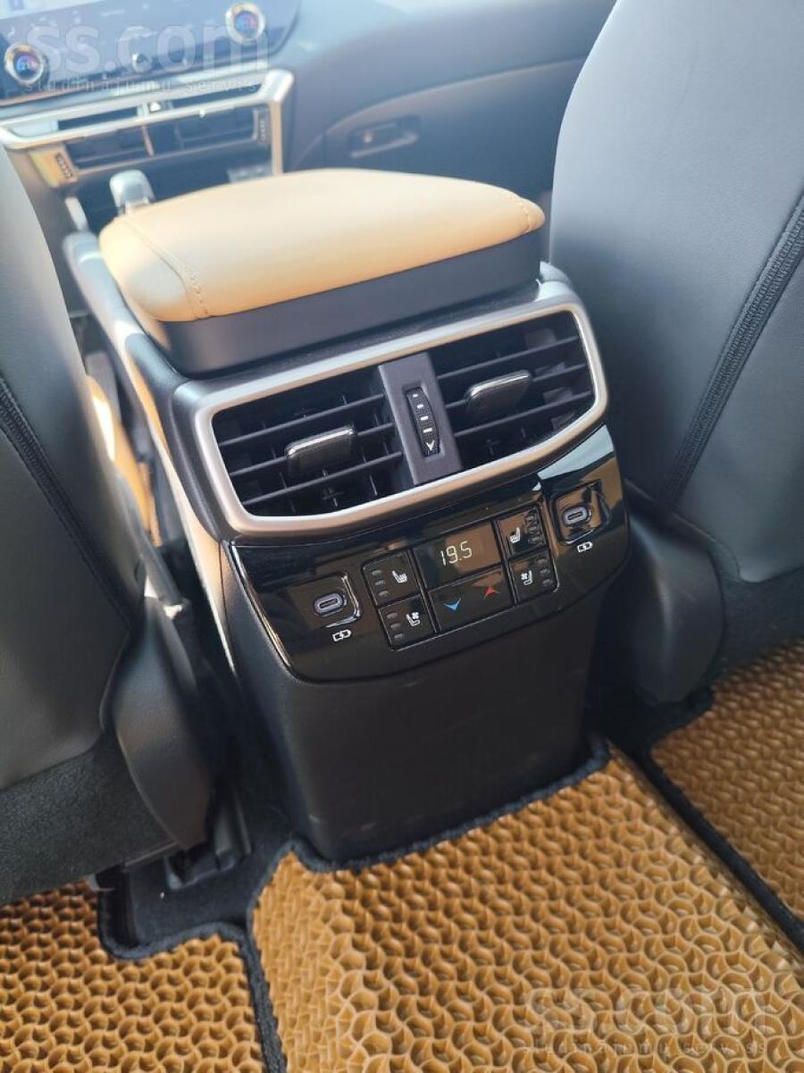 White Lexus RX 2023 in Jurmala, with an engine capacity of 2.40 L and mileage of 31 thousand km for 62800 €, photo 12 on AUTOMOTO.COM.LV