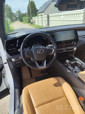 White Lexus RX 2023 in Jurmala, with an engine capacity of 2.40 L and mileage of 31 thousand km for 62800 €, photo 14 on AUTOMOTO.COM.LV
