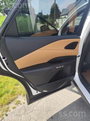 White Lexus RX 2023 in Jurmala, with an engine capacity of 2.40 L and mileage of 31 thousand km for 62800 €, photo 15 on AUTOMOTO.COM.LV