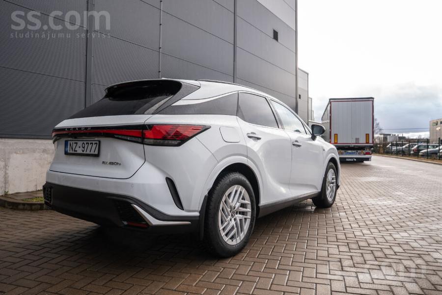 Balts Lexus RX 2024 Rīga, ar dzinēja tilpumu 2.50 L un nobraukumu 43 tūkst. km par 69900 €, foto 3 vietnē AUTOMOTO.COM.LV