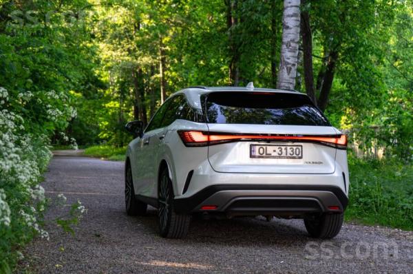 Balts Lexus RX 2024 Rīga, ar dzinēja tilpumu 2.50 L un nobraukumu 19 tūkst. km par 67500 €, foto 5 vietnē AUTOMOTO.COM.LV