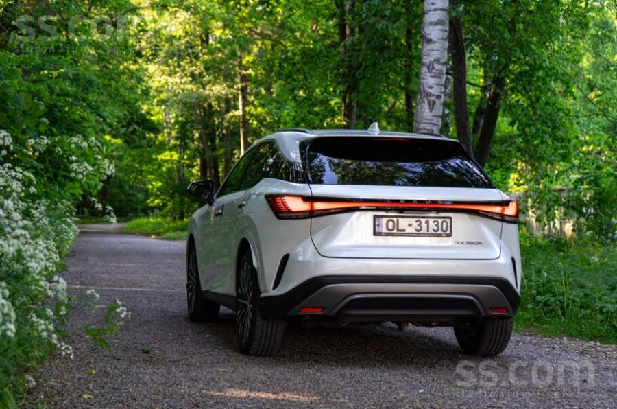 Balts Lexus RX 2024 Rīga, ar dzinēja tilpumu 2.50 L un nobraukumu 19 tūkst. km par 67500 €, foto 6 vietnē AUTOMOTO.COM.LV