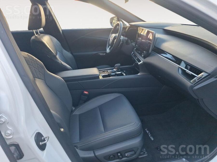 Balts Lexus RX 2024 Rīga, ar dzinēja tilpumu 2.50 L un nobraukumu 68 tūkst. km par 63000 €, foto 13 vietnē AUTOMOTO.COM.LV