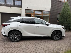 Balts Lexus RX 2024 Rīga, ar dzinēja tilpumu 2.50 L un nobraukumu 51 tūkst. km par 63000 €, foto 3 vietnē AUTOMOTO.COM.LV