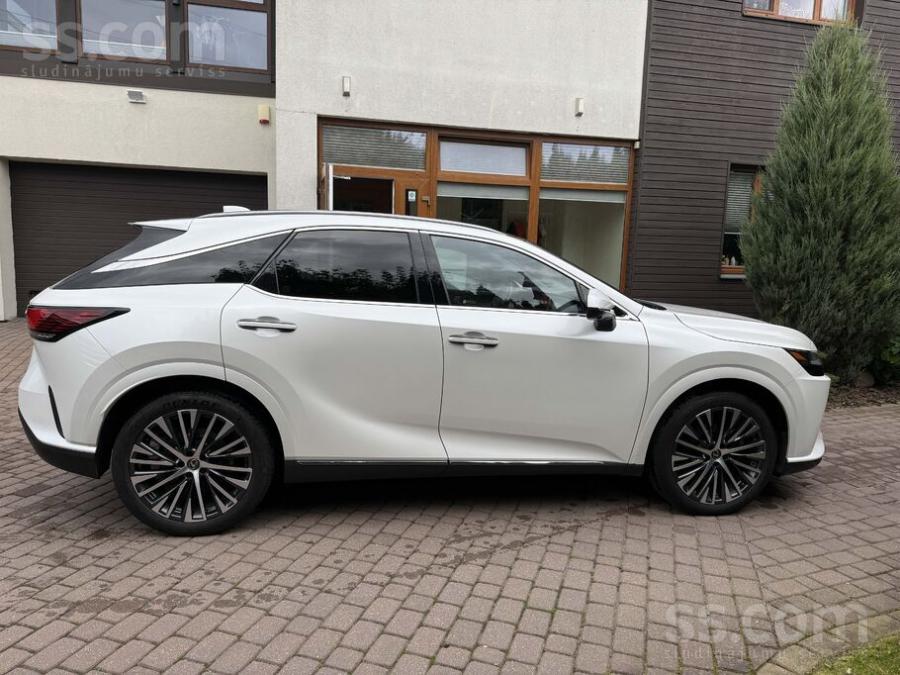 Balts Lexus RX 2024 Rīga, ar dzinēja tilpumu 2.50 L un nobraukumu 51 tūkst. km par 63000 €, foto 3 vietnē AUTOMOTO.COM.LV