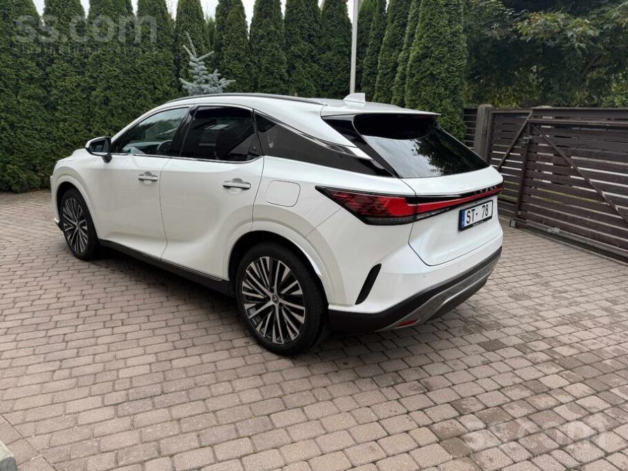 Balts Lexus RX 2024 Rīga, ar dzinēja tilpumu 2.50 L un nobraukumu 51 tūkst. km par 63000 €, foto 4 vietnē AUTOMOTO.COM.LV