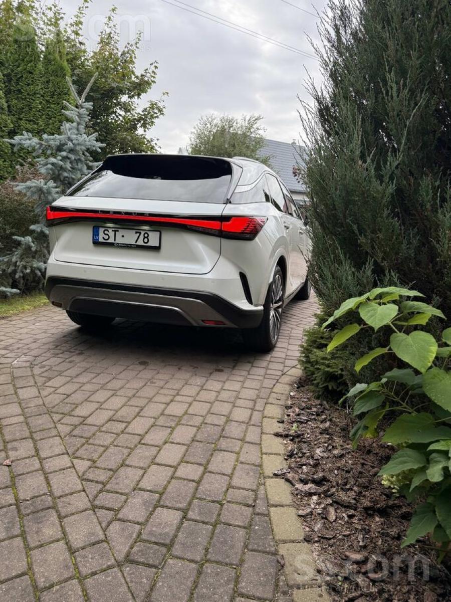 Balts Lexus RX 2024 Rīga, ar dzinēja tilpumu 2.50 L un nobraukumu 51 tūkst. km par 63000 €, foto 5 vietnē AUTOMOTO.COM.LV