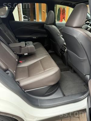 Balts Lexus RX 2024 Rīga, ar dzinēja tilpumu 2.50 L un nobraukumu 51 tūkst. km par 63000 €, foto 13 vietnē AUTOMOTO.COM.LV