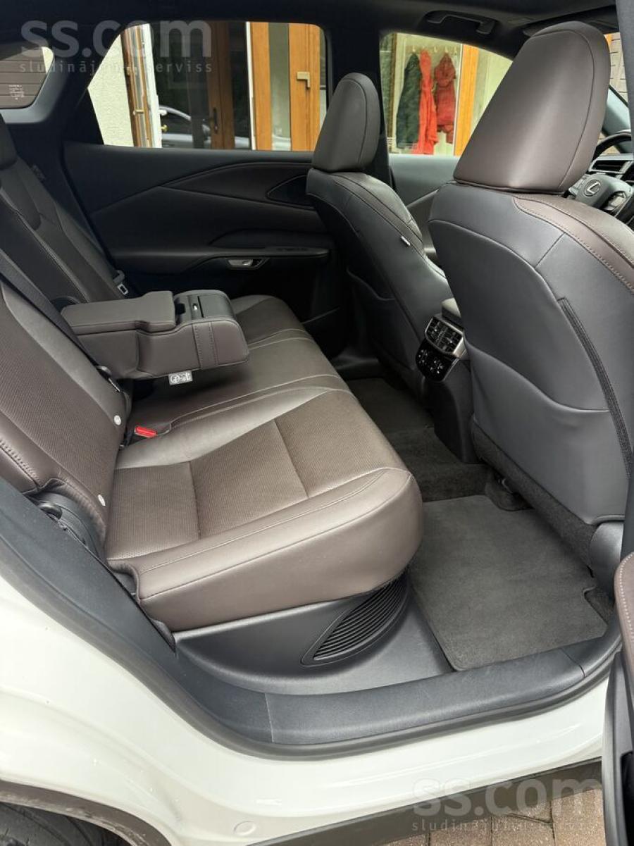 Balts Lexus RX 2024 Rīga, ar dzinēja tilpumu 2.50 L un nobraukumu 51 tūkst. km par 63000 €, foto 13 vietnē AUTOMOTO.COM.LV