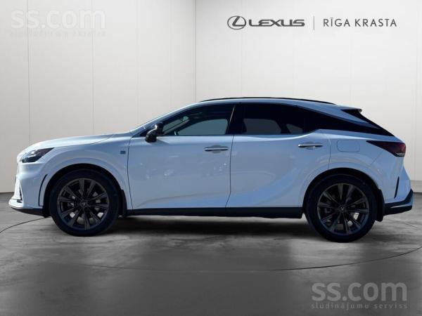 White Lexus RX 2025 in Riga, with an engine capacity of 2.50 L and mileage of 12 thousand km for 85000 €, photo 3 on AUTOMOTO.COM.LV