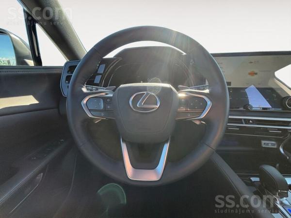 White Lexus RX 2025 in Riga, with an engine capacity of 2.50 L and mileage of 12 thousand km for 85000 €, photo 9 on AUTOMOTO.COM.LV