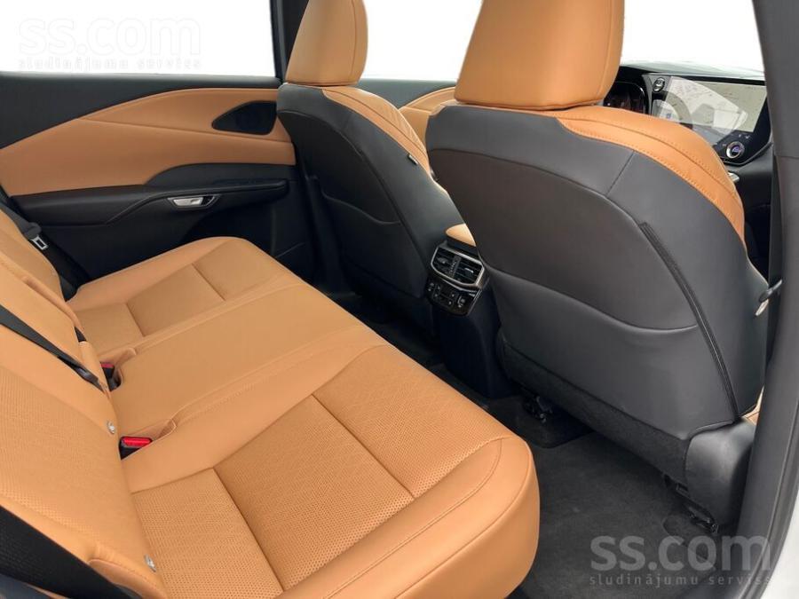 Balts Lexus RX 2025 Rīga, ar dzinēja tilpumu 2.50 L un nobraukumu 13 tūkst. km par 76900 €, foto 8 vietnē AUTOMOTO.COM.LV
