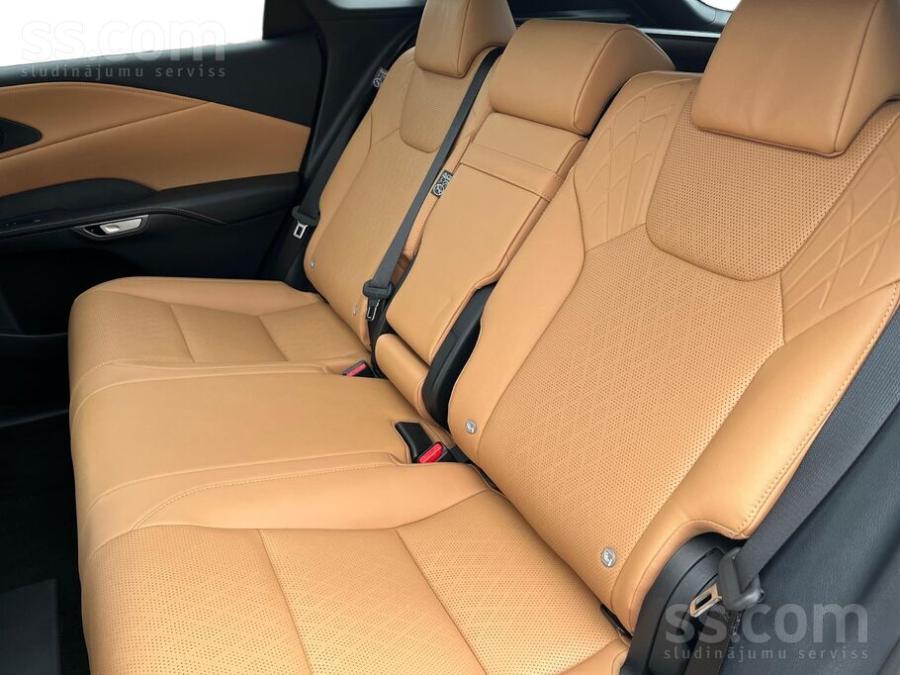Balts Lexus RX 2025 Rīga, ar dzinēja tilpumu 2.50 L un nobraukumu 13 tūkst. km par 76900 €, foto 20 vietnē AUTOMOTO.COM.LV