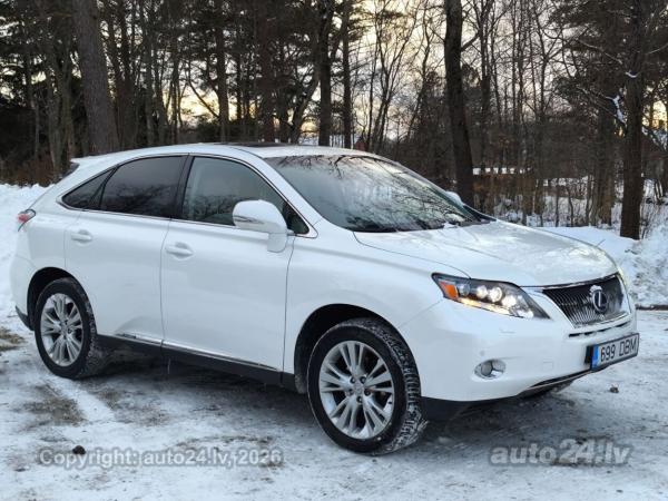 White Lexus RX 2010 in Tallinn, with an engine capacity of 3.50 L and mileage of 185 thousand km for 12998 €, photo 4 on AUTOMOTO.COM.LV