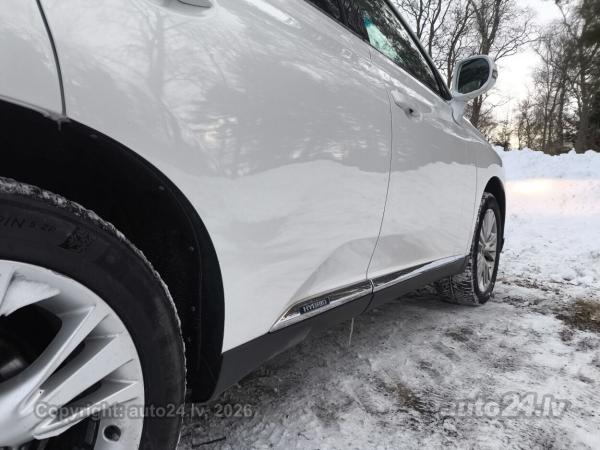 White Lexus RX 2010 in Tallinn, with an engine capacity of 3.50 L and mileage of 185 thousand km for 12998 €, photo 8 on AUTOMOTO.COM.LV