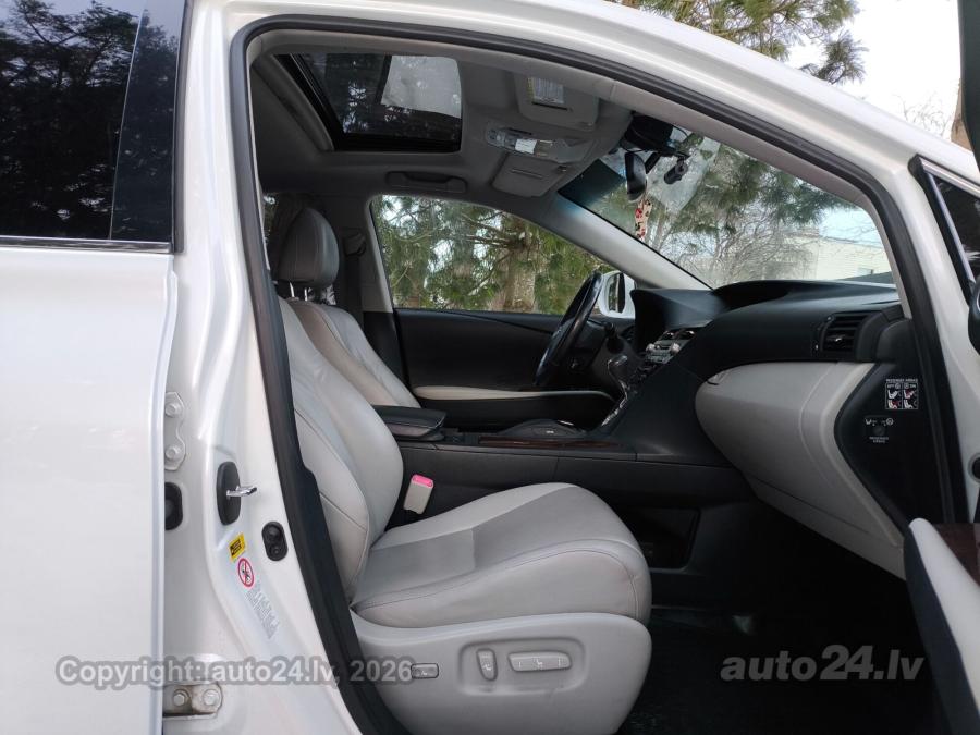 White Lexus RX 2010 in Tallinn, with an engine capacity of 3.50 L and mileage of 187 thousand km for 12488 €, photo 13 on AUTOMOTO.COM.LV