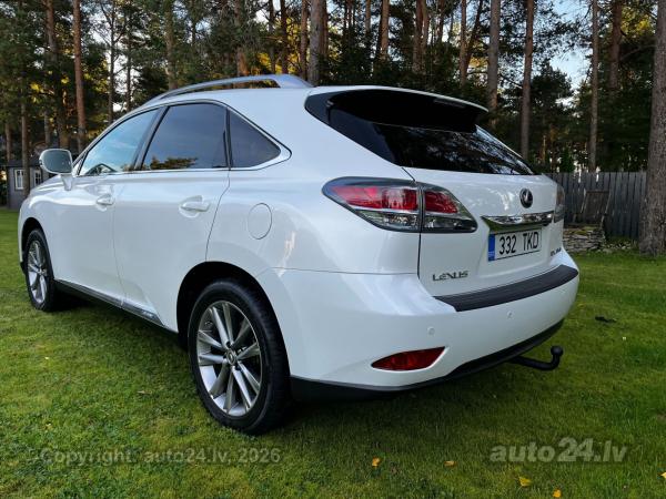 White Lexus RX 2013 in Tallinn, with an engine capacity of 3.50 L and mileage of 236 thousand km for 12890 €, photo 4 on AUTOMOTO.COM.LV