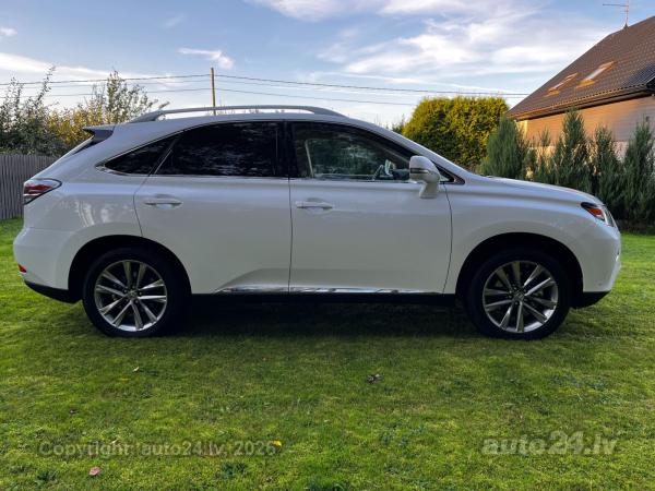 White Lexus RX 2013 in Tallinn, with an engine capacity of 3.50 L and mileage of 236 thousand km for 12890 €, photo 7 on AUTOMOTO.COM.LV