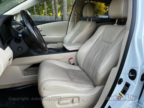 White Lexus RX 2013 in Tallinn, with an engine capacity of 3.50 L and mileage of 236 thousand km for 12890 €, photo 9 on AUTOMOTO.COM.LV
