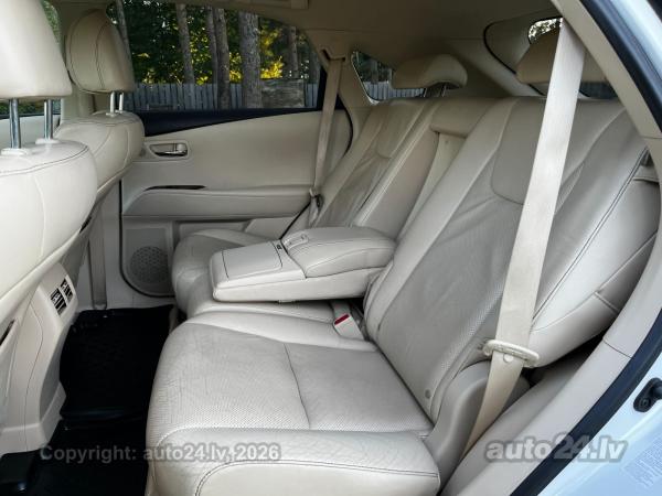 White Lexus RX 2013 in Tallinn, with an engine capacity of 3.50 L and mileage of 236 thousand km for 12890 €, photo 10 on AUTOMOTO.COM.LV