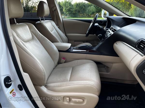 White Lexus RX 2013 in Tallinn, with an engine capacity of 3.50 L and mileage of 236 thousand km for 12890 €, photo 11 on AUTOMOTO.COM.LV