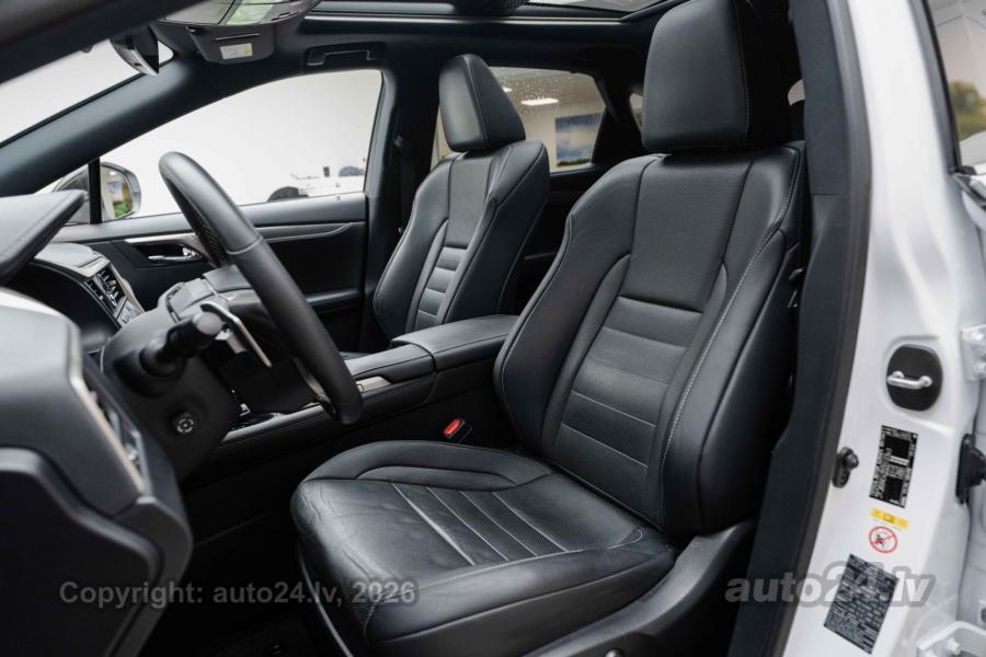 White Lexus RX 2017 in Tallinn, with an engine capacity of 3.50 L and mileage of 132 thousand km for 39000 €, photo 13 on AUTOMOTO.COM.LV