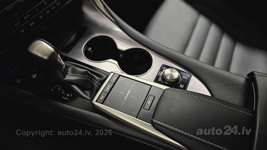 Balts Lexus RX 2019 Tallina, ar dzinēja tilpumu 3.50 L un nobraukumu 82 tūkst. km par 49995 €, foto 24 vietnē AUTOMOTO.COM.LV