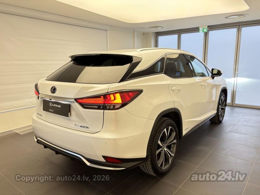 White Lexus RX 2020 in Tallinn, with an engine capacity of 3.50 L and mileage of 103 thousand km for 40900 €, photo 6 on AUTOMOTO.COM.LV