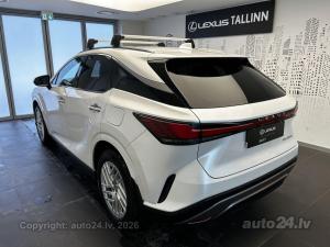 White Lexus RX 2024 in Tallinn, with an engine capacity of 2.50 L and mileage of 21 thousand km for 69900 €, photo 2 on AUTOMOTO.COM.LV
