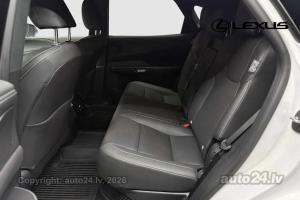 White Lexus RX 2024 in Tallinn, with an engine capacity of 2.50 L and mileage of 25 thousand km for 62500 €, photo 13 on AUTOMOTO.COM.LV