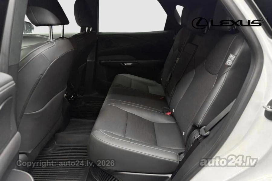 White Lexus RX 2024 in Tallinn, with an engine capacity of 2.50 L and mileage of 25 thousand km for 62500 €, photo 13 on AUTOMOTO.COM.LV