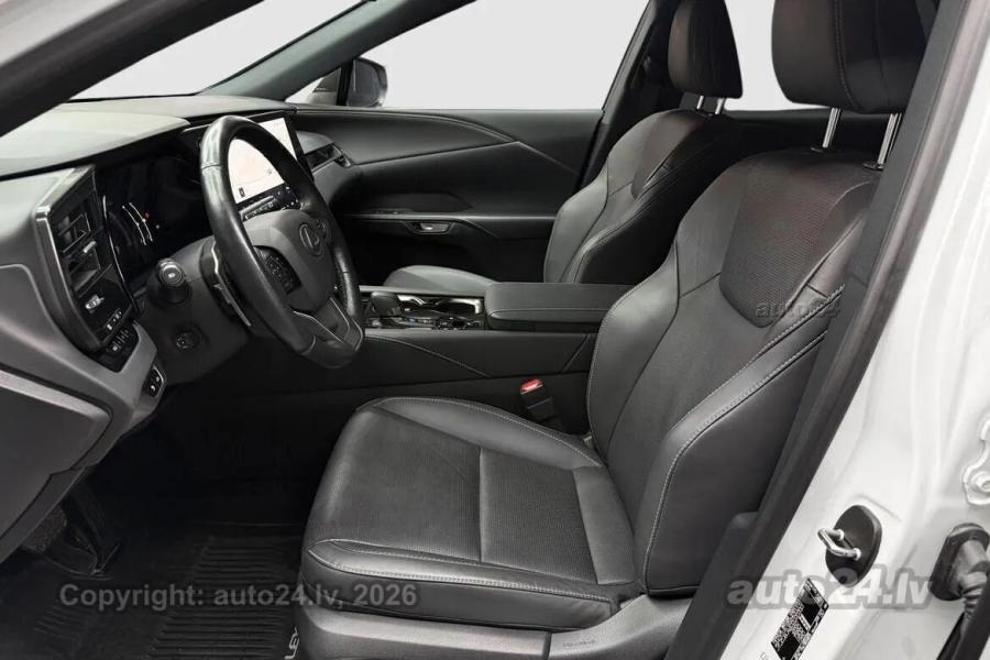 White Lexus RX 2024 in Tallinn, with an engine capacity of 2.50 L and mileage of 25 thousand km for 62500 €, photo 17 on AUTOMOTO.COM.LV