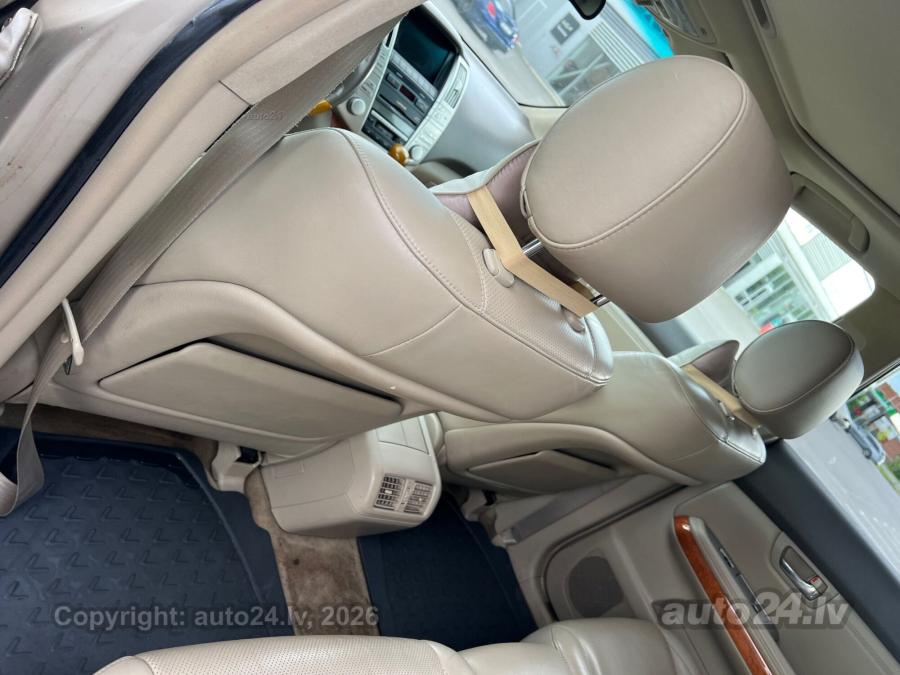 Yellow Lexus RX 2004 in Narva, with an engine capacity of 3.00 L and mileage of 260 thousand km for 2499 €, photo 12 on AUTOMOTO.COM.LV