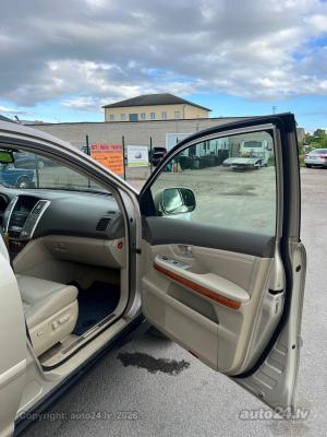 Yellow Lexus RX 2004 in Narva, with an engine capacity of 3.00 L and mileage of 260 thousand km for 2499 €, photo 19 on AUTOMOTO.COM.LV