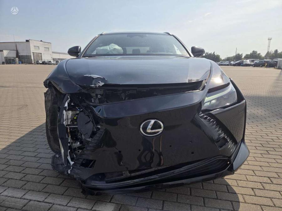 Черный Лексус RZ 300e 2024 в Мариямполе, объемом двигателя 0.00 л и пробегом 135 тыс. км за 18000 €, фото 4 на AUTOMOTO.COM.LV
