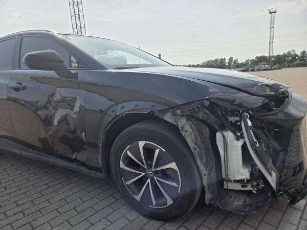 Melns Lexus RZ 300e 2024 Marijampole, ar dzinēja tilpumu 0.00 L un nobraukumu 135 tūkst. km par 18000 €, foto 4 vietnē AUTOMOTO.COM.LV