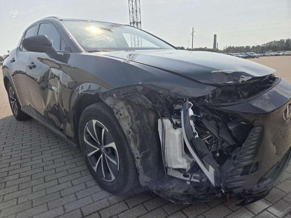 Melns Lexus RZ 300e 2024 Marijampole, ar dzinēja tilpumu 0.00 L un nobraukumu 135 tūkst. km par 18000 €, foto 8 vietnē AUTOMOTO.COM.LV