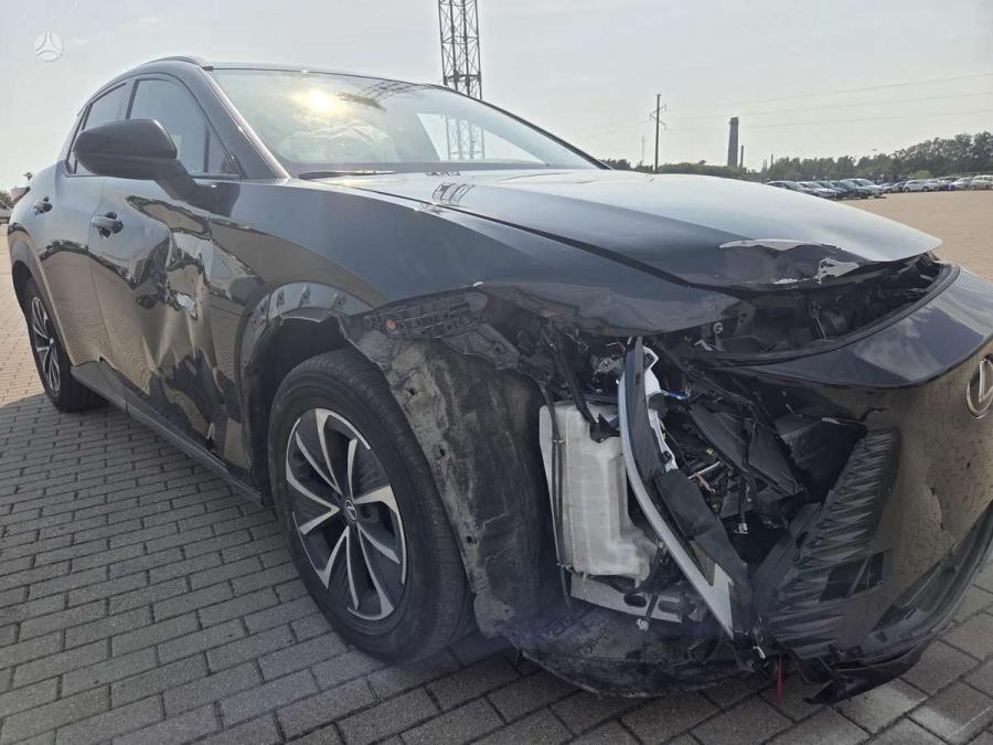 Черный Лексус RZ 300e 2024 в Мариямполе, объемом двигателя 0.00 л и пробегом 135 тыс. км за 18000 €, фото 9 на AUTOMOTO.COM.LV