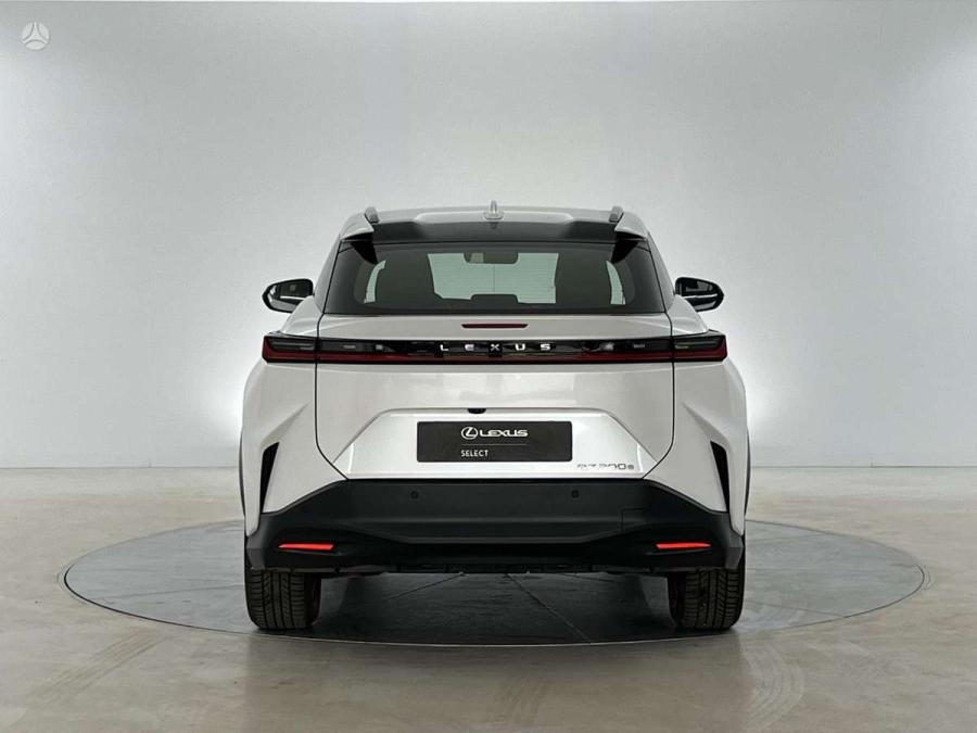 Melns Lexus RZ 300e 2025 Viļņa, ar dzinēja tilpumu 0.00 L un nobraukumu 19 tūkst. km par 39900 €, foto 5 vietnē AUTOMOTO.COM.LV
